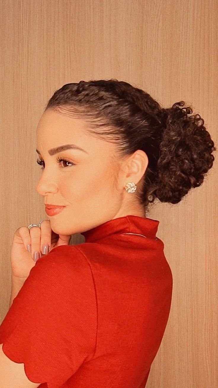Penteado simples para cabelo cacheado: 20 opções versáteis para todas ...